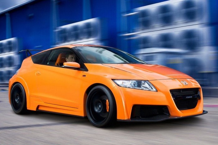 280 lóerős Type R motorral