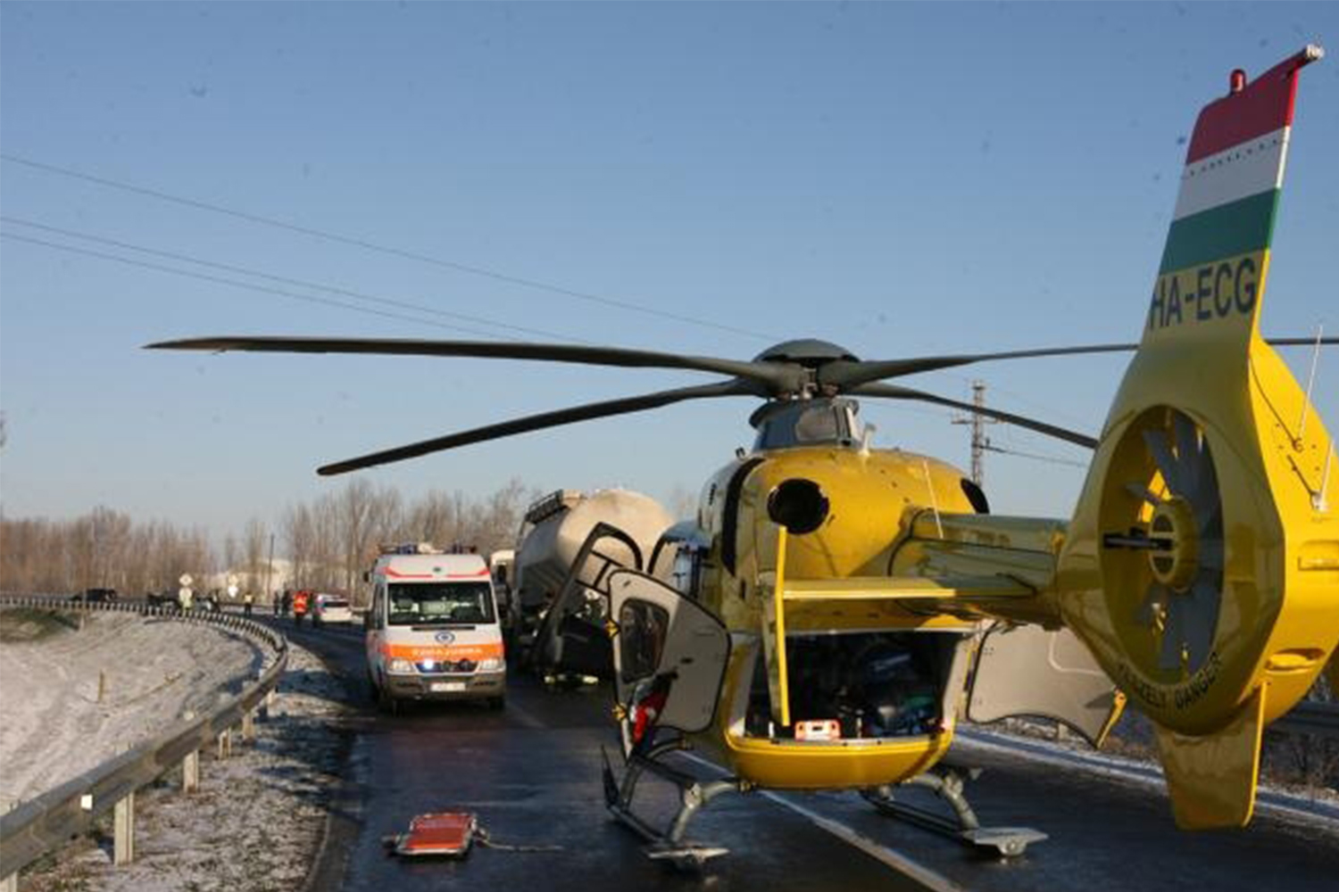 Mentőhelikopter, teljes útlezárás az M1-esen - Vezess