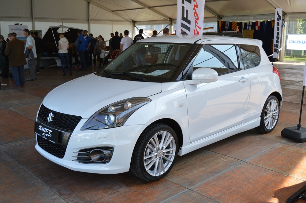 Koros autócsodákat vonultatott fel a Suzuki Esztergomban - Vezess