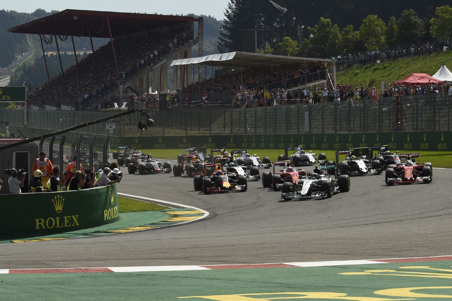 F1: Rosberg nyert, Hamilton hátulról lett a 3. - Vezess