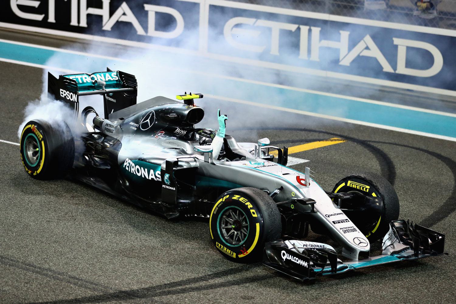 Mercedes F1 2017 bemutató - Vezess