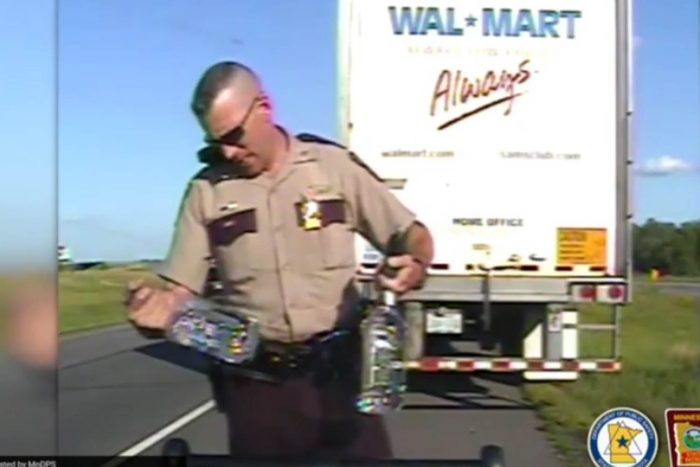 Rendőr elé zuhant a totál részeg amerikai kamionos | Vezess