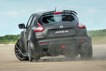 túlmotorizált autók Dodge RAM SRT-10 Nissan Juke R Renault Espace F1 ...