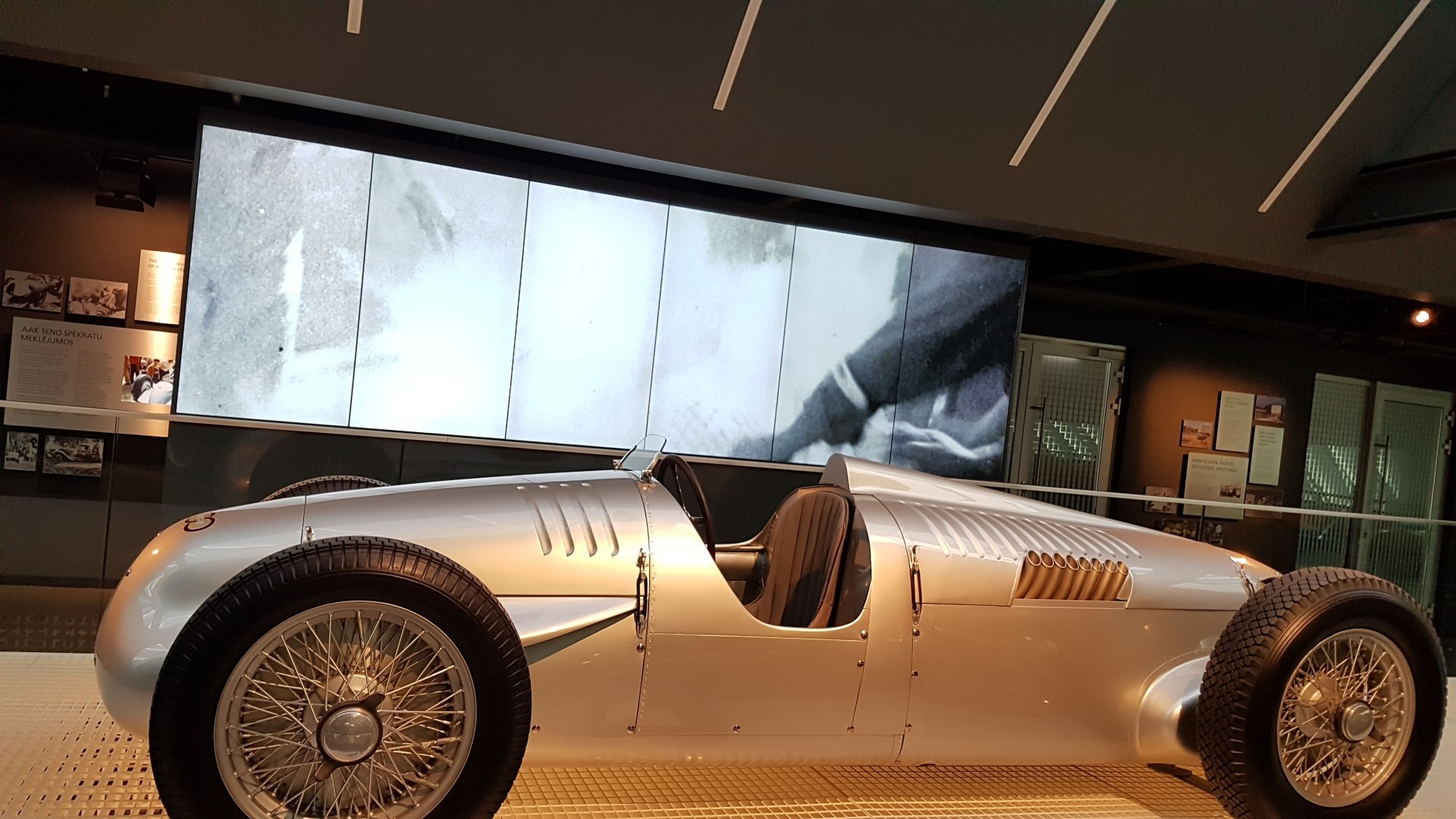 Látogatás a Riga Autómúzeumban
