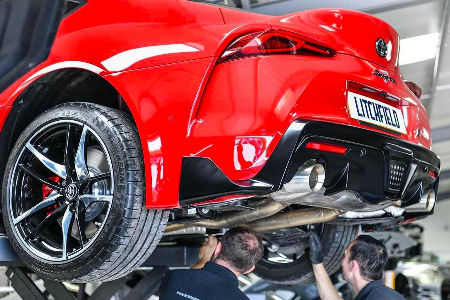 Toyota GR Supra Akrapovic Litchfield tuning - Vezess