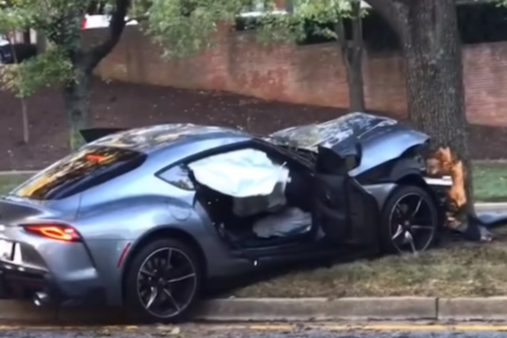 Ezért nem szabad kikapcsolni a menetstabilizálót egy Toyota Suprában ...