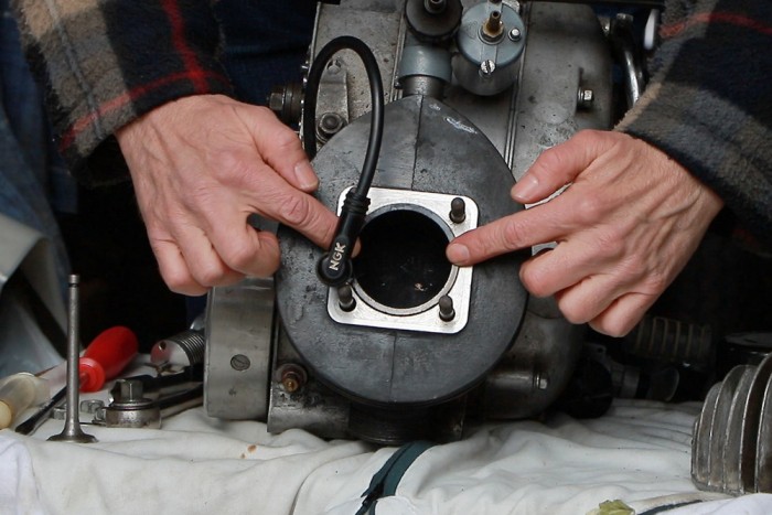 Ezért lehetett sikertörténet a kétütemű motor | Vezess