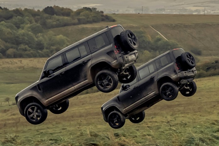 James Bond No Time To Die Land Rover Defender | Vezess