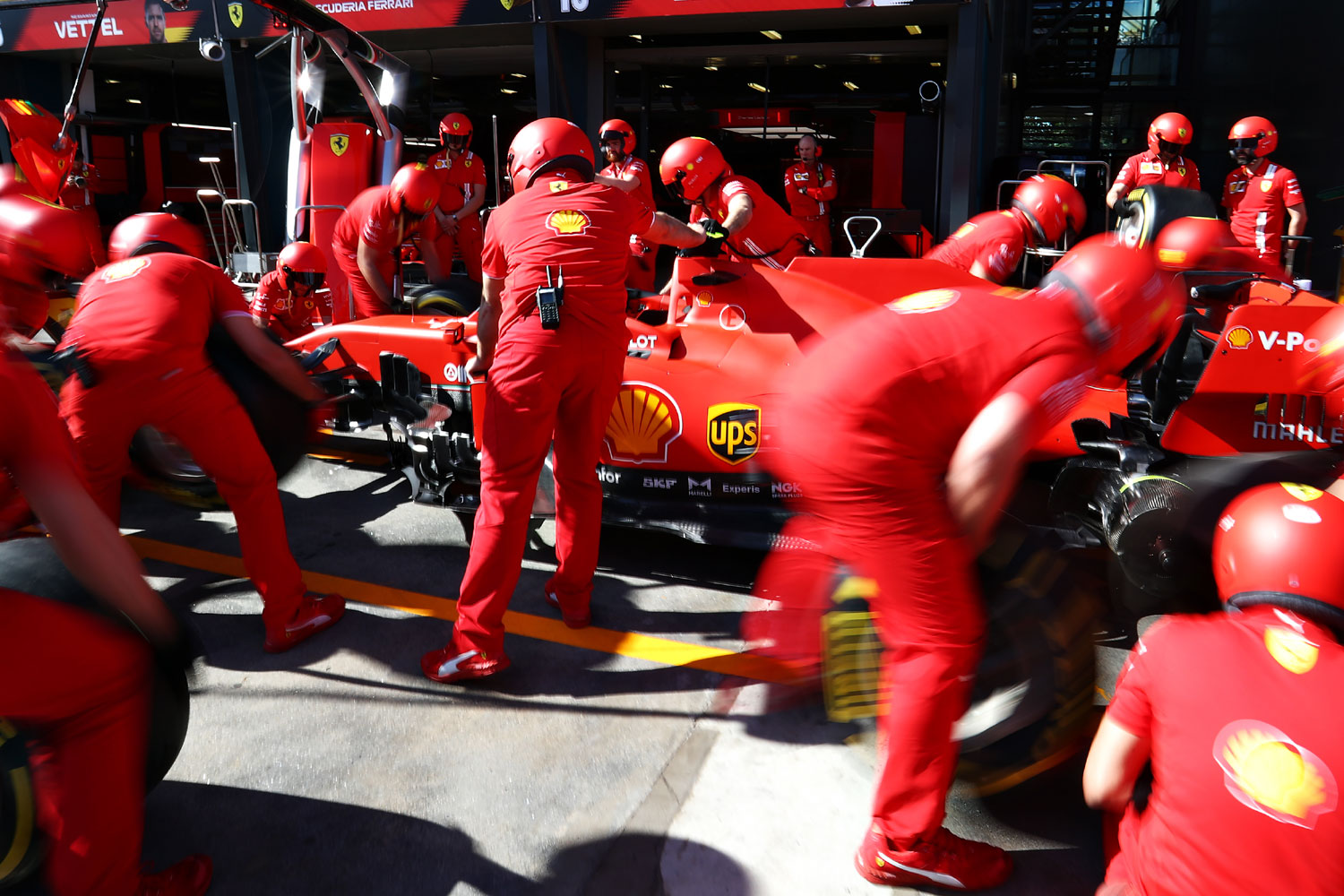 F1: A Red Bull-főnök gratulált a Ferrarinak - Vezess