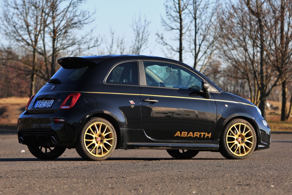 Teszt: Abarth 595 1,4 T-Jet Scorpione Oro
