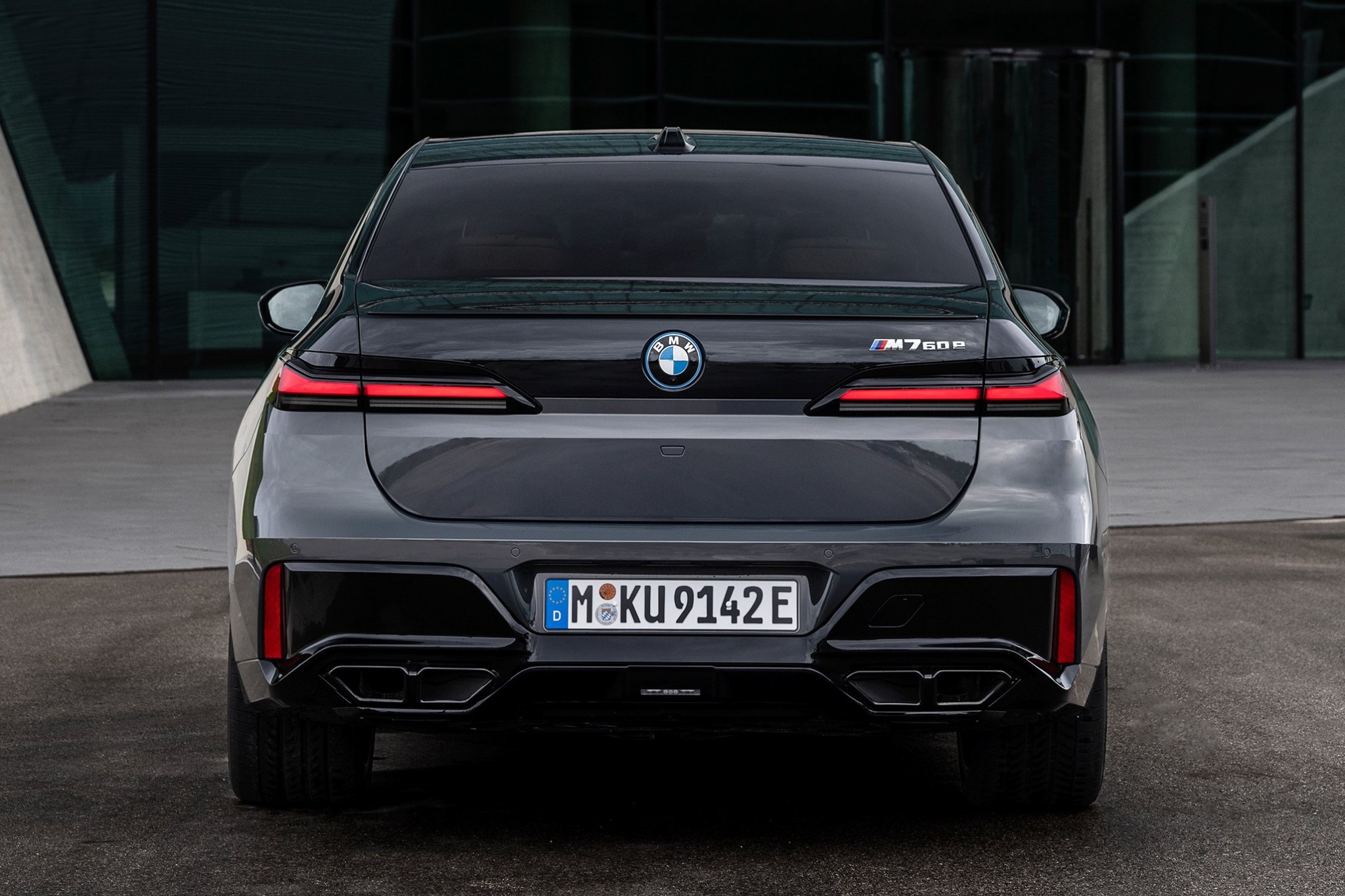 BMW M760e 750e 740d 2023 | Vezess