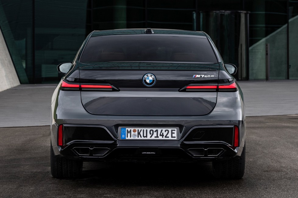 BMW M760e 750e 740d 2023 | Vezess