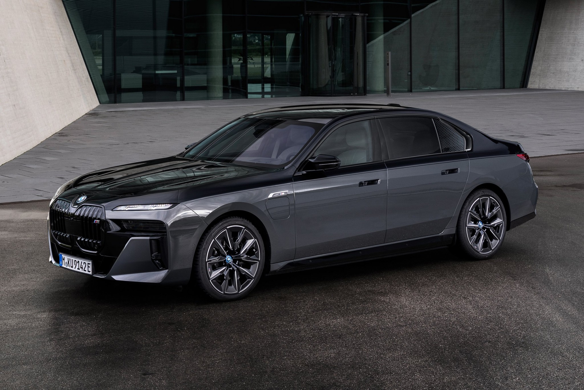 BMW M760e 750e 740d 2023 - Vezess