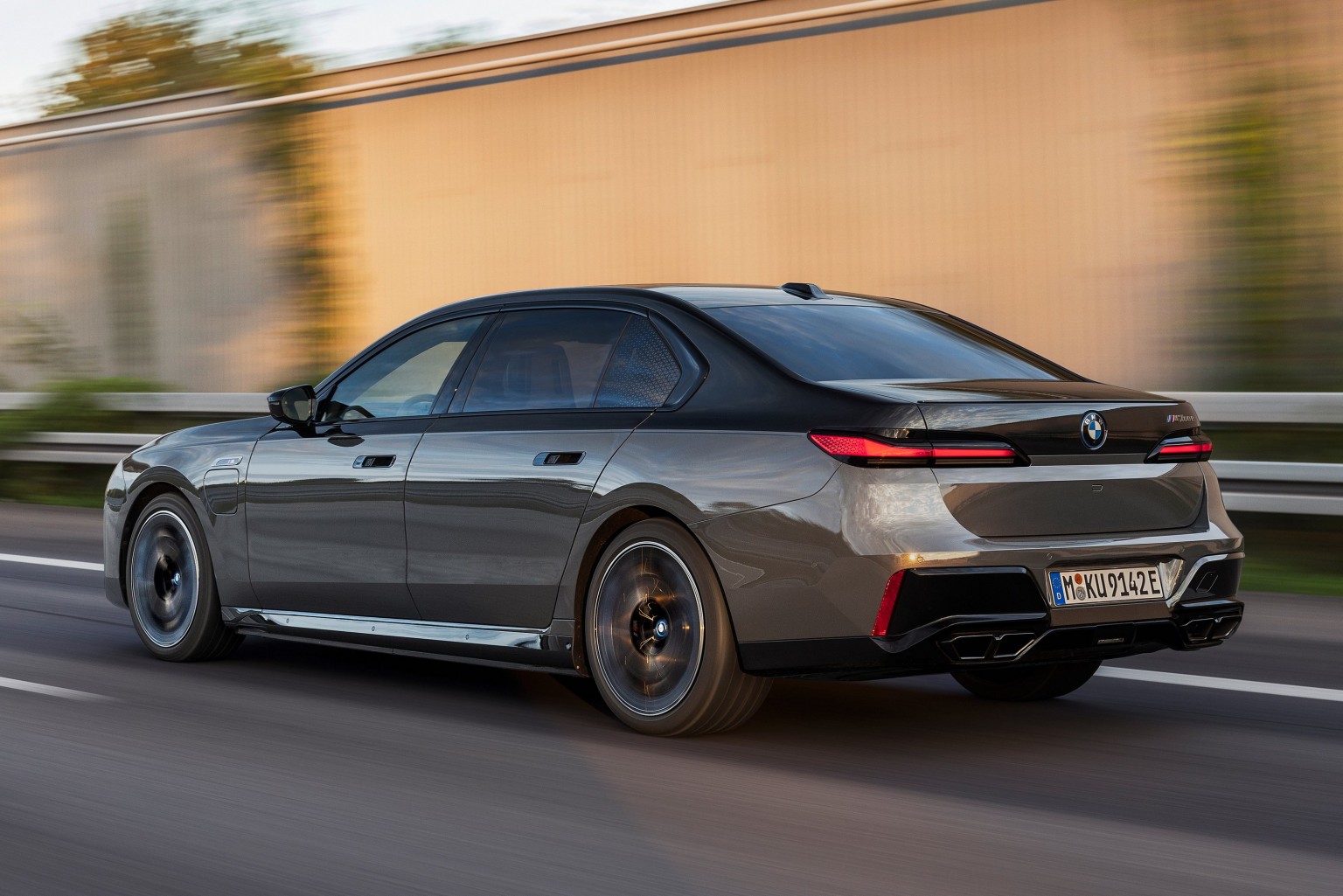 BMW M760e 750e 740d 2023 - Vezess