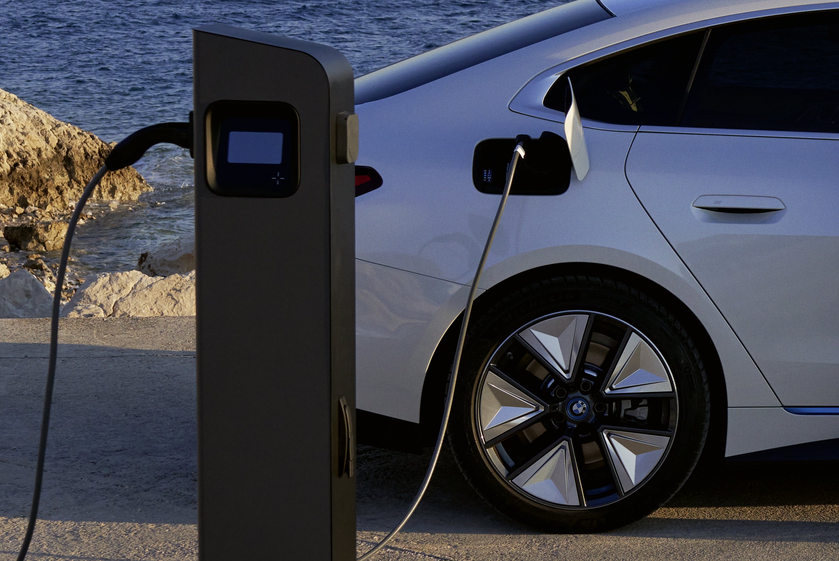 BMW Plug and Charge - Vezess