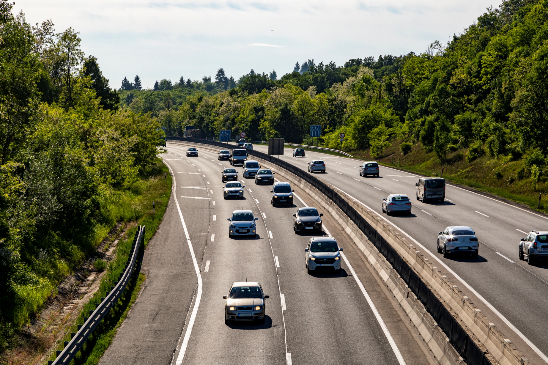Hivatalos, új autópálya-matricát vezetnek be Magyarországon - Vezess