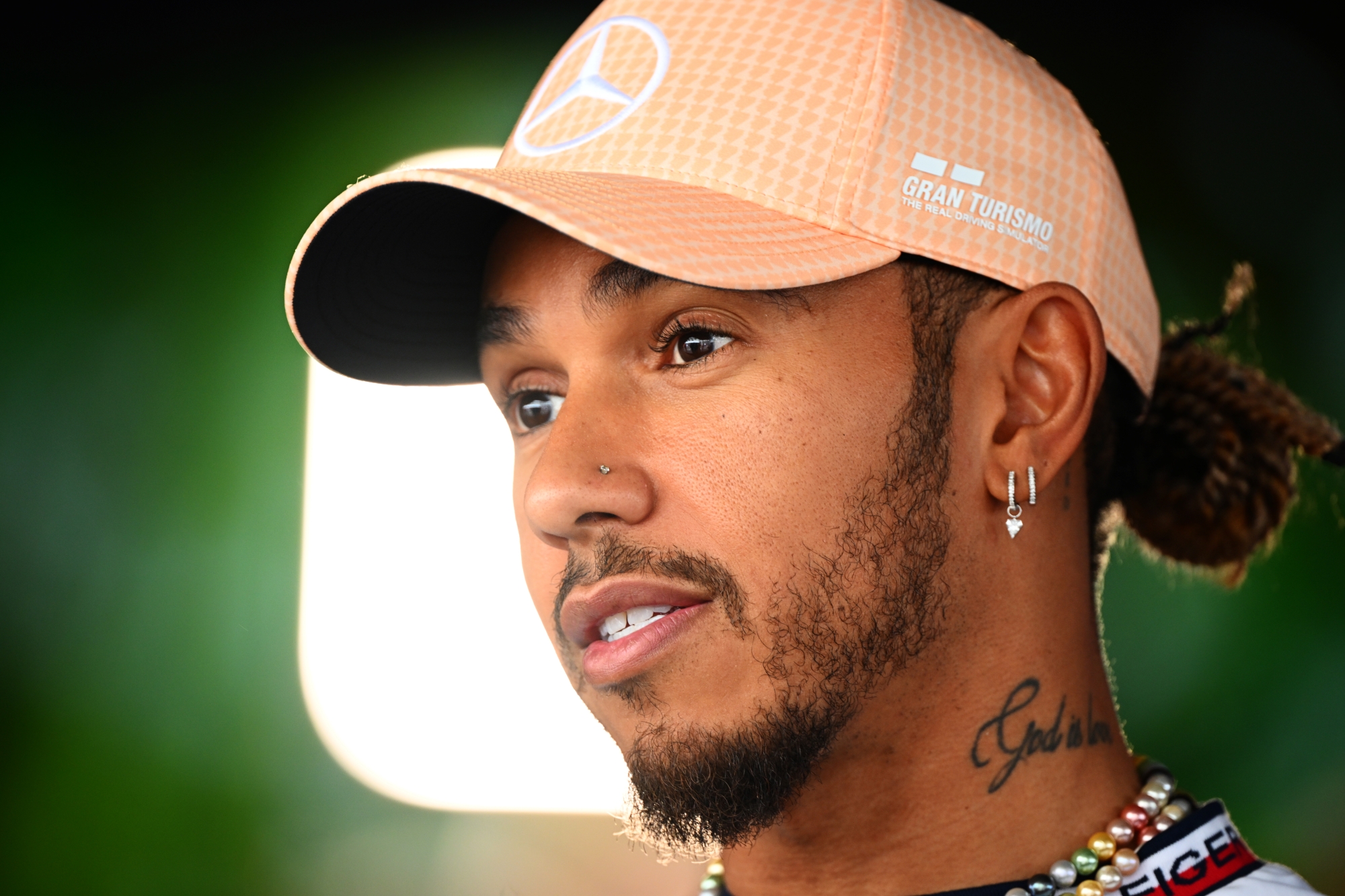 F1: Hamilton nem aprózta el, ilyen szerelésben állított be Brazíliába ...