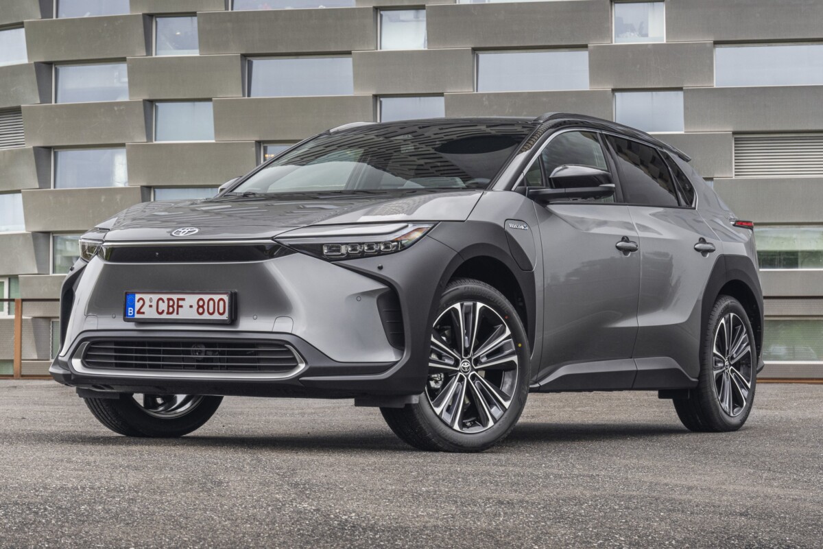 Toyota bZ4x 2024 modellfrissítés - Vezess