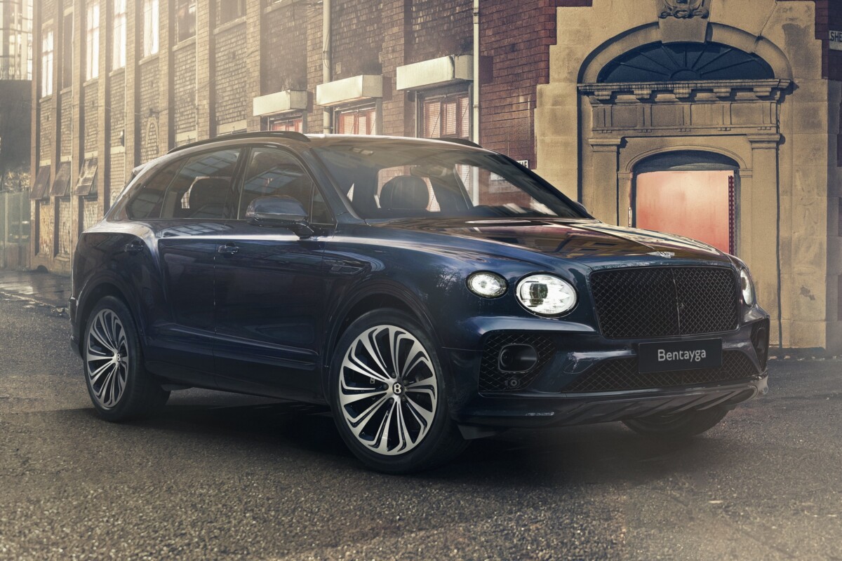 Bentley Bentayga Private White Victoria Cross by Mulliner - Vezess