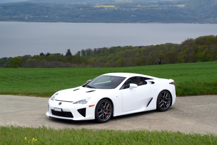 Eladó az autó, ami miatt leitták magukat a mérnökök - Vezess