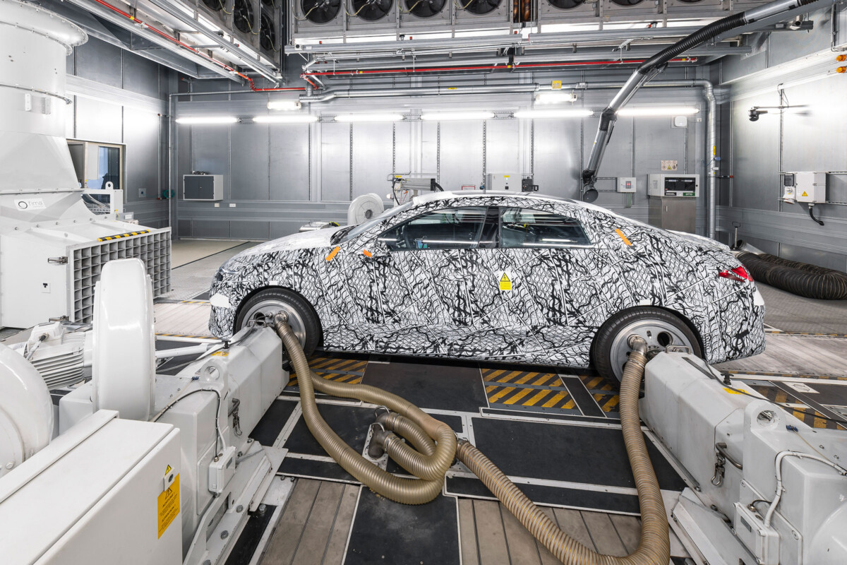 Mercedes CLA MMA technika Mercedes-Benz CLA - Vezess