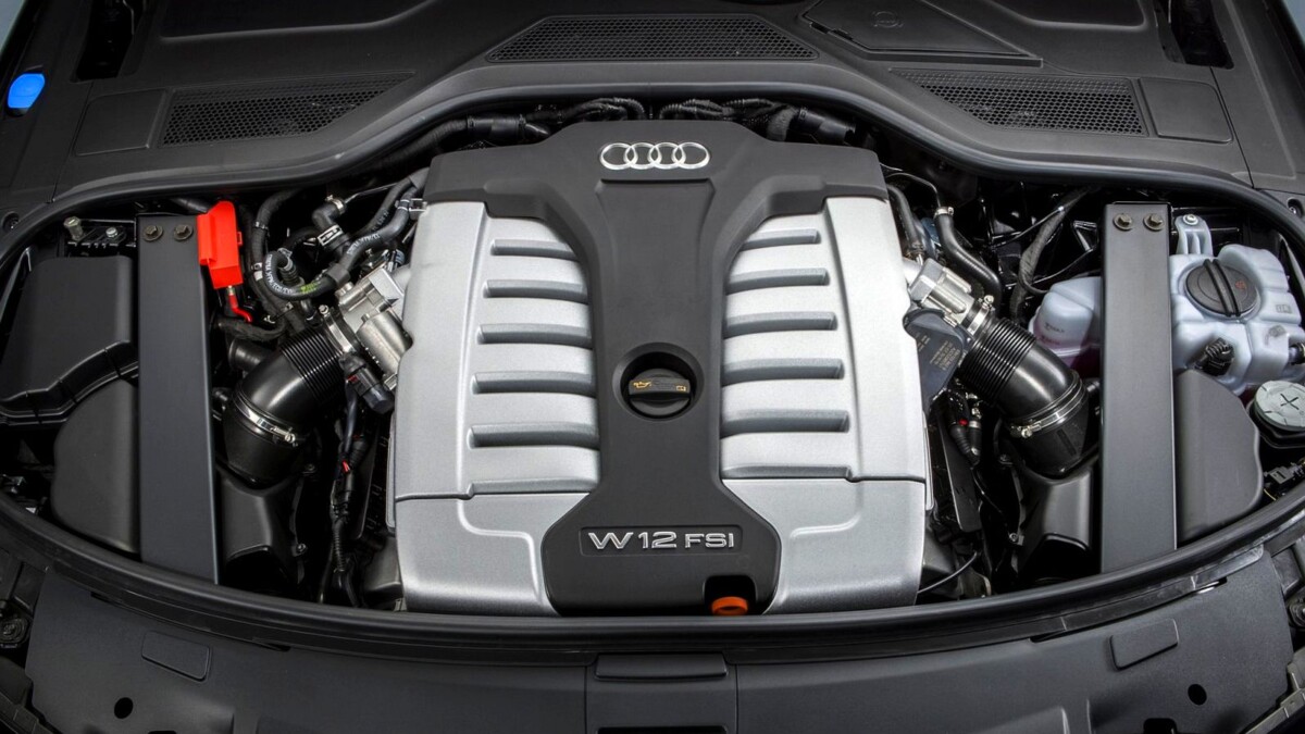 Így néz ki egy 3,5 milliós felújítás egy luxus-Audi motorján - Vezess