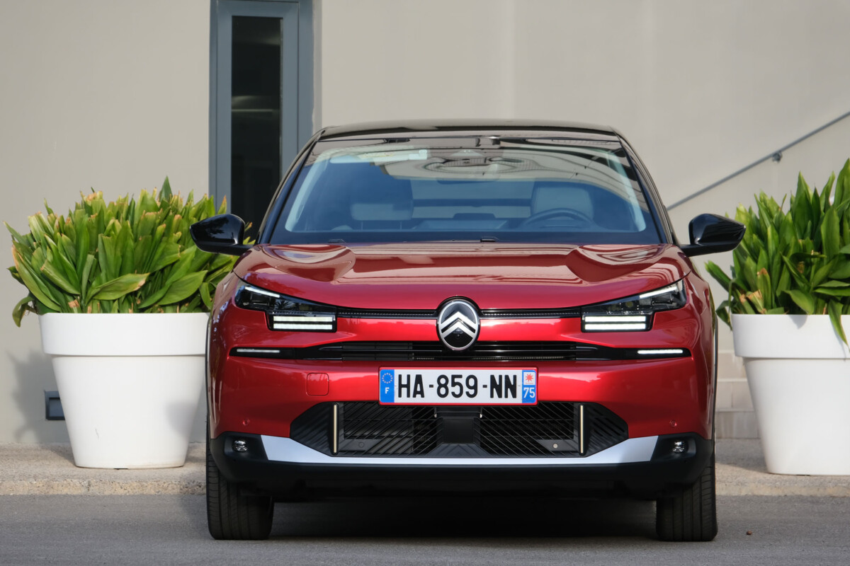 Vezettük a 2025-ös Citroën C4-et - Vezess