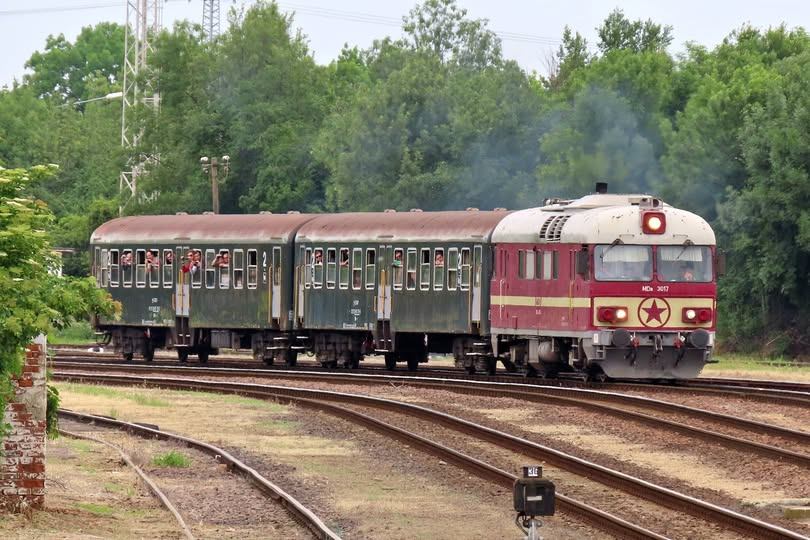 Komédiába fulladt a MÁV retró hétvégje, az utasok azonban nem nevettek ...
